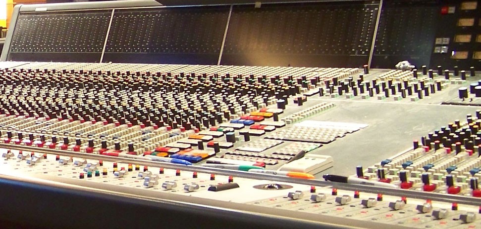 Analog mixer. - LmK Music Production